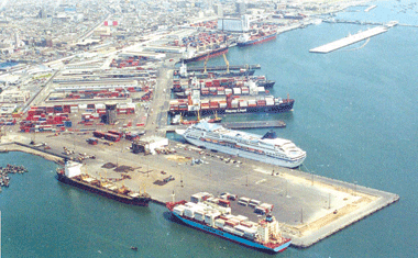 APM Terminals takes control at new Callao facility :: Lloyd's List