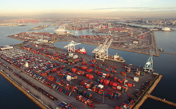 Congestion takes its toll on US west coast box volumes :: Lloyd's List