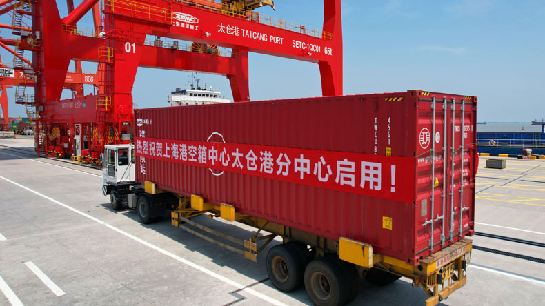 Container spot rates continue headlong plunge :: Lloyd's List